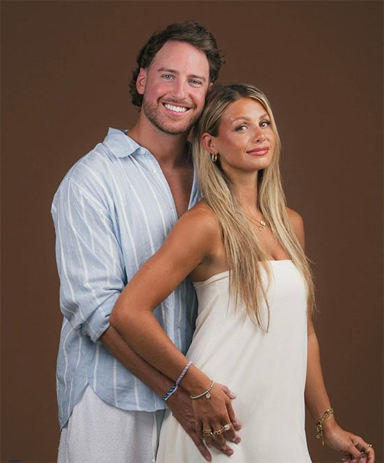 Anthony d'Occupation Double dort déjà sur le sofa pour laisser ...